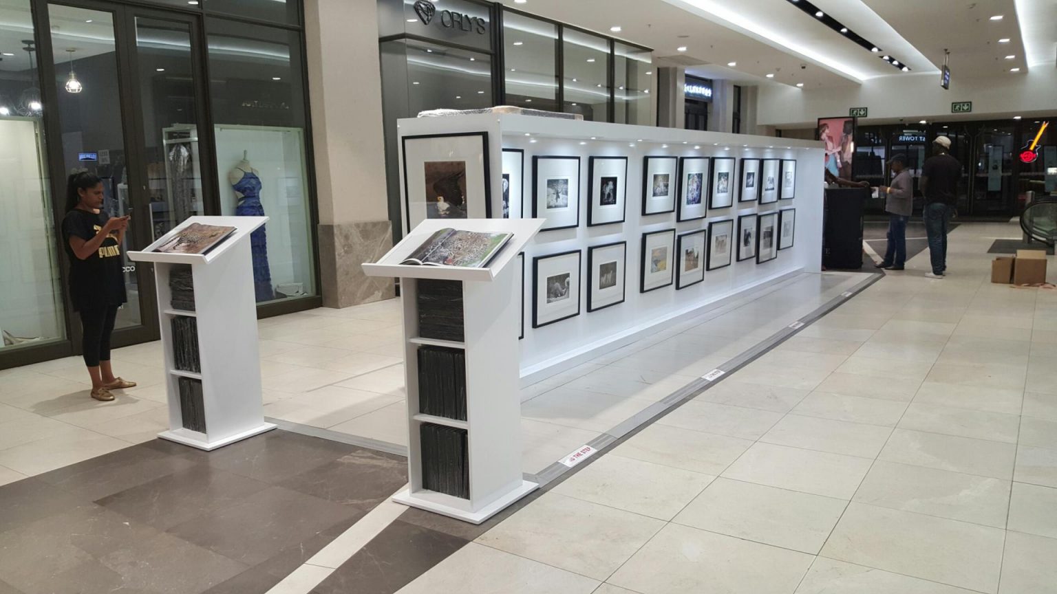 Shop Fitting, Kiosks, POS Displays & Showrooms - Custom Shop FItting